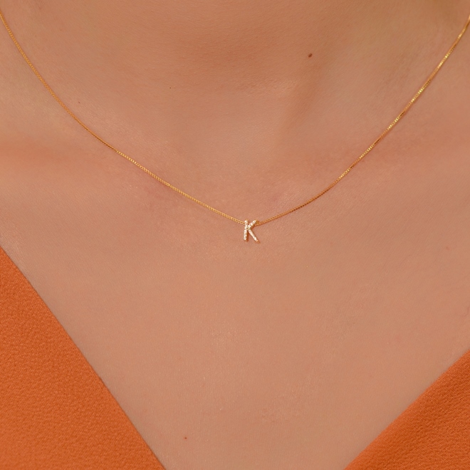 Colar Letra Cravejada - Colar com Pingente Letra Cravejada com ...