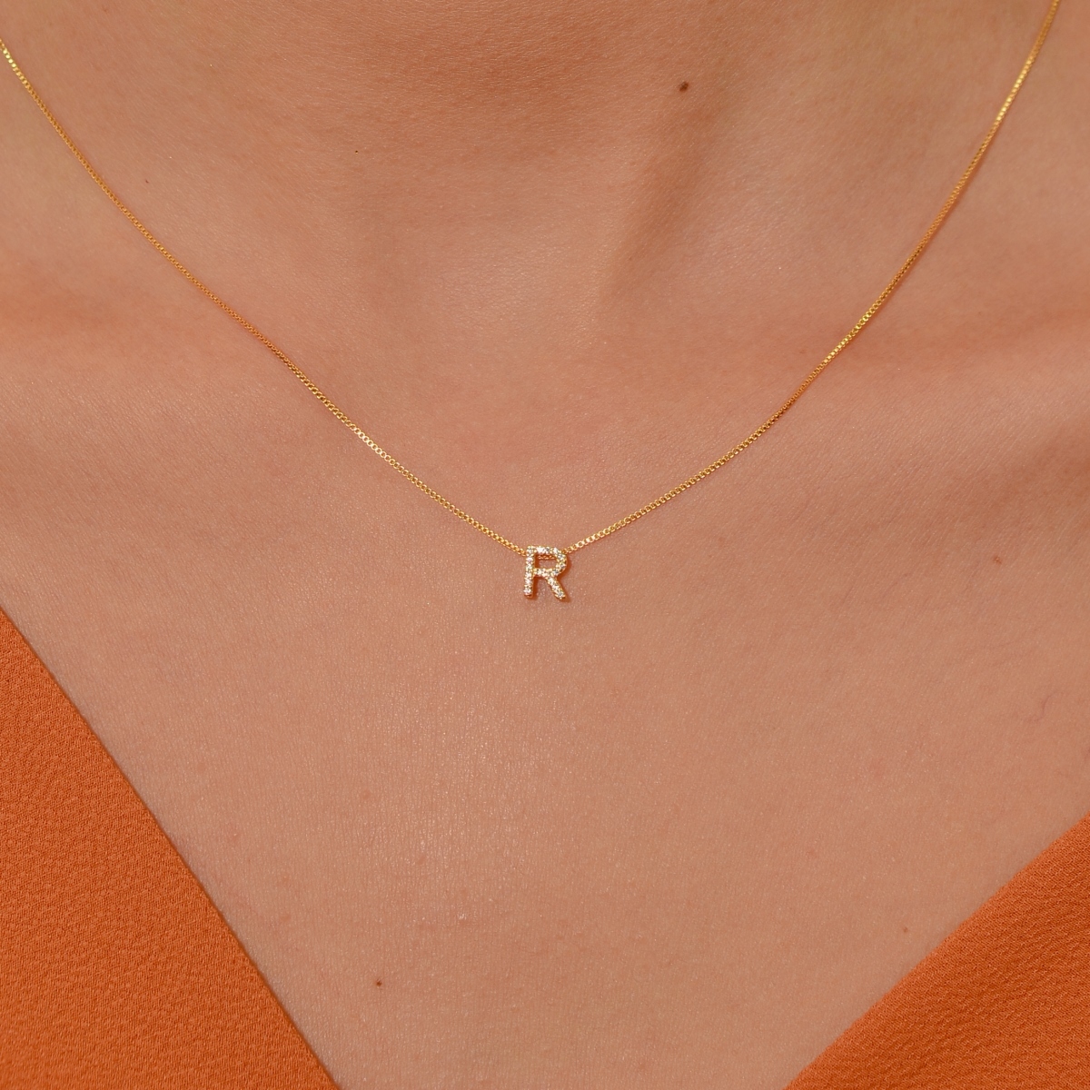 Colar Letra Cravejada - Colar com Pingente Letra Cravejada com ...